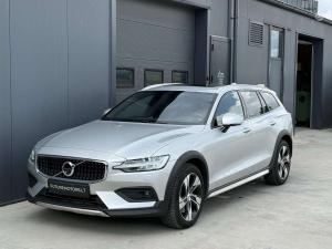 Pelēks Volvo V60 Cross Country 2019 Kauņa, ar dzinēja tilpumu 1.97 L un nobraukumu 263 tūkst. km par 19500 €, foto  vietnē AUTOMOTO.COM.LV