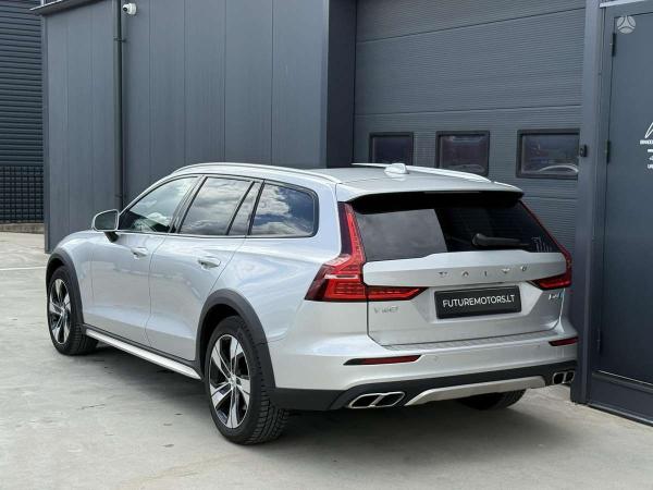 Pelēks Volvo V60 Cross Country 2019 Kauņa, ar dzinēja tilpumu 1.97 L un nobraukumu 263 tūkst. km par 19500 €, foto 2 vietnē AUTOMOTO.COM.LV