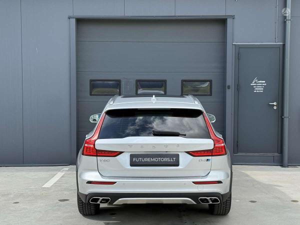Pelēks Volvo V60 Cross Country 2019 Kauņa, ar dzinēja tilpumu 1.97 L un nobraukumu 263 tūkst. km par 19500 €, foto 6 vietnē AUTOMOTO.COM.LV