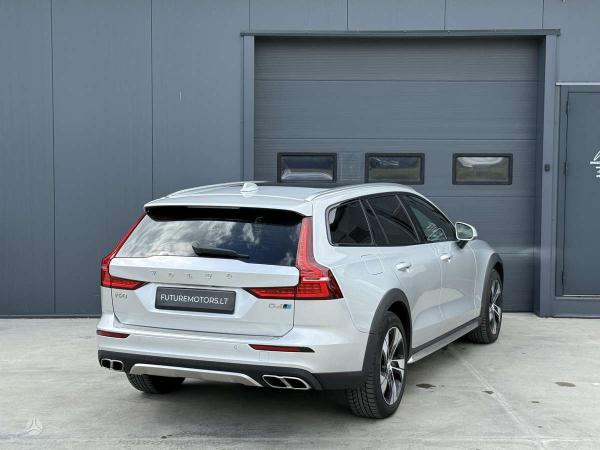 Pelēks Volvo V60 Cross Country 2019 Kauņa, ar dzinēja tilpumu 1.97 L un nobraukumu 263 tūkst. km par 19500 €, foto 8 vietnē AUTOMOTO.COM.LV