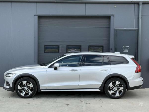 Pelēks Volvo V60 Cross Country 2019 Kauņa, ar dzinēja tilpumu 1.97 L un nobraukumu 263 tūkst. km par 19500 €, foto 9 vietnē AUTOMOTO.COM.LV