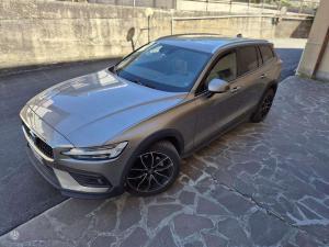Pelēks Volvo V60 Cross Country 2019 Panevēža, ar dzinēja tilpumu 1.97 L un nobraukumu 310 tūkst. km par 14500 €, foto  vietnē AUTOMOTO.COM.LV