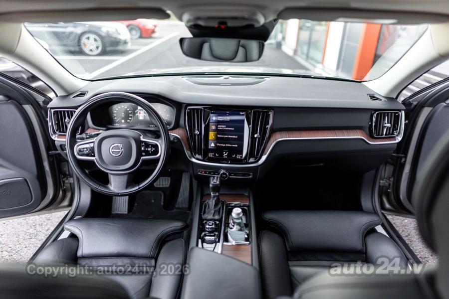 Серый Вольво V60 Cross Country 2019 в Таллин, объемом двигателя 2.00 л и пробегом 130 тыс. км за 24000 €, фото 15 на AUTOMOTO.COM.LV