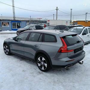 Pelēks Volvo V60 Cross Country 2020 Kauņa, ar dzinēja tilpumu 2.00 L un nobraukumu 241 tūkst. km par 18350 €, foto 4 vietnē AUTOMOTO.COM.LV