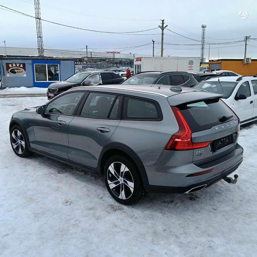 Pelēks Volvo V60 Cross Country 2020 Kauņa, ar dzinēja tilpumu 2.00 L un nobraukumu 241 tūkst. km par 18350 €, foto 4 vietnē AUTOMOTO.COM.LV
