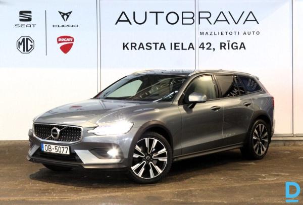 Grey Volvo V60 Cross Country 2020 in Riga, with an engine capacity of 2.00 L and mileage of 151 thousand km for 26800 €, photo 1 on AUTOMOTO.COM.LV
