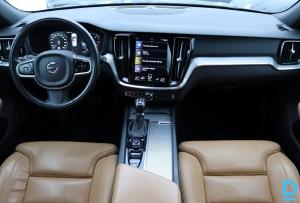 Pelēks Volvo V60 Cross Country 2020 Rīga, ar dzinēja tilpumu 2.00 L un nobraukumu 151 tūkst. km par 26800 €, foto 4 vietnē AUTOMOTO.COM.LV