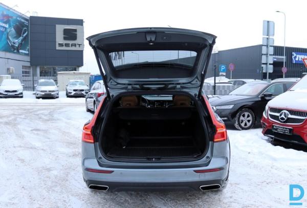 Grey Volvo V60 Cross Country 2020 in Riga, with an engine capacity of 2.00 L and mileage of 151 thousand km for 26800 €, photo 7 on AUTOMOTO.COM.LV