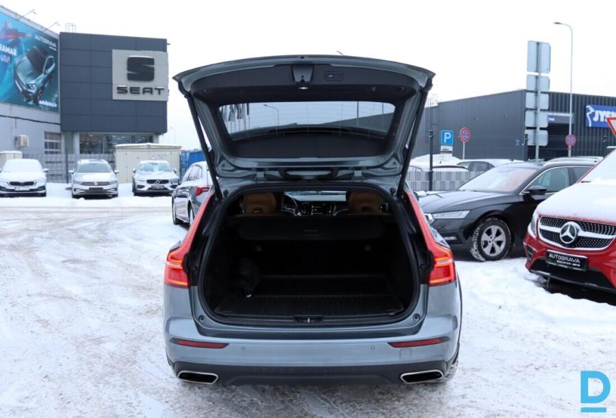 Pelēks Volvo V60 Cross Country 2020 Rīga, ar dzinēja tilpumu 2.00 L un nobraukumu 151 tūkst. km par 26800 €, foto 7 vietnē AUTOMOTO.COM.LV