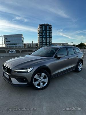 Pelēks Volvo V60 Cross Country 2020 Tallina, ar dzinēja tilpumu 2.00 L un nobraukumu 143 tūkst. km par 26500 €, foto 3 vietnē AUTOMOTO.COM.LV