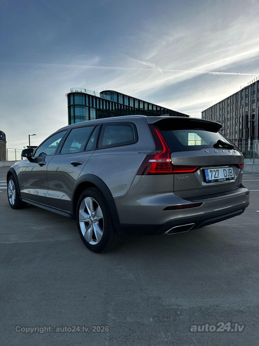 Pelēks Volvo V60 Cross Country 2020 Tallina, ar dzinēja tilpumu 2.00 L un nobraukumu 143 tūkst. km par 26500 €, foto 5 vietnē AUTOMOTO.COM.LV