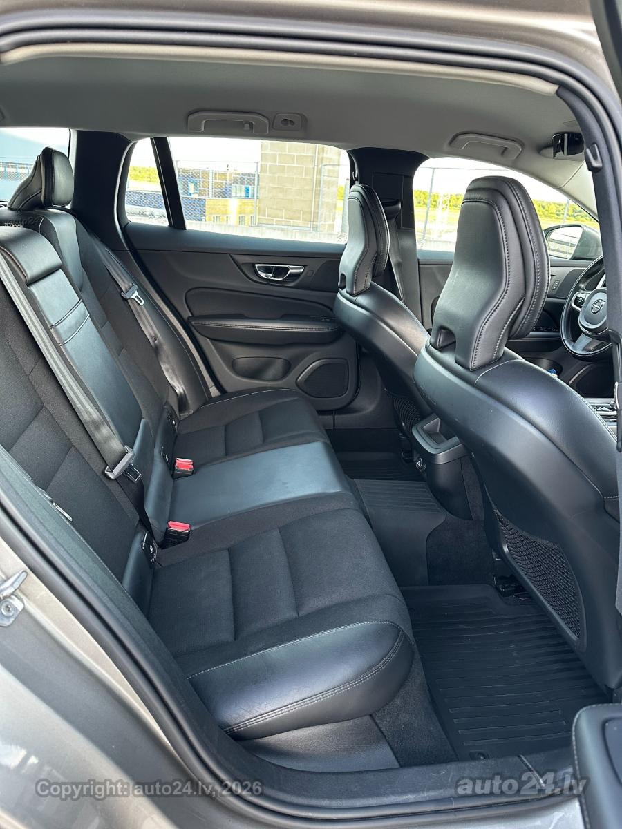 Pelēks Volvo V60 Cross Country 2020 Tallina, ar dzinēja tilpumu 2.00 L un nobraukumu 143 tūkst. km par 26500 €, foto 13 vietnē AUTOMOTO.COM.LV