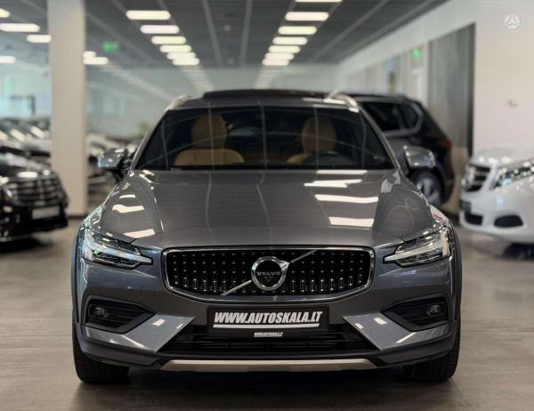 Pelēks Volvo V60 Cross Country 2020 Klaipėda, ar dzinēja tilpumu 1.97 L un nobraukumu 104 tūkst. km par 27950 €, foto 4 vietnē AUTOMOTO.COM.LV