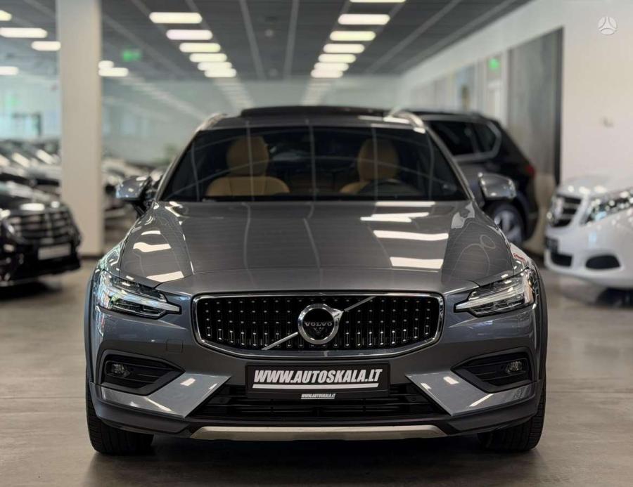 Pelēks Volvo V60 Cross Country 2020 Klaipėda, ar dzinēja tilpumu 1.97 L un nobraukumu 104 tūkst. km par 27950 €, foto 5 vietnē AUTOMOTO.COM.LV