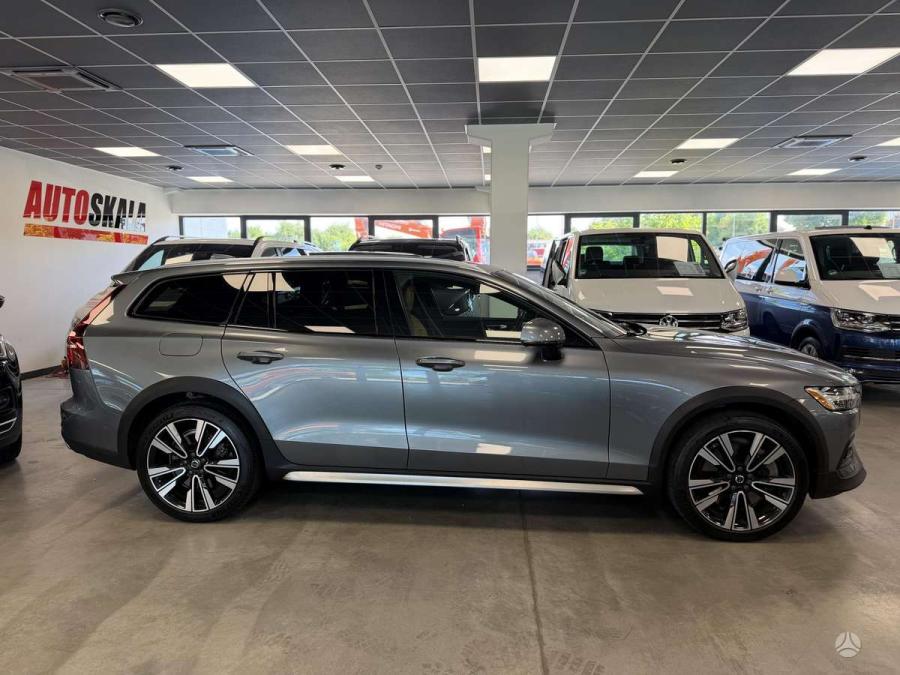 Pelēks Volvo V60 Cross Country 2020 Klaipėda, ar dzinēja tilpumu 1.97 L un nobraukumu 104 tūkst. km par 27950 €, foto 7 vietnē AUTOMOTO.COM.LV