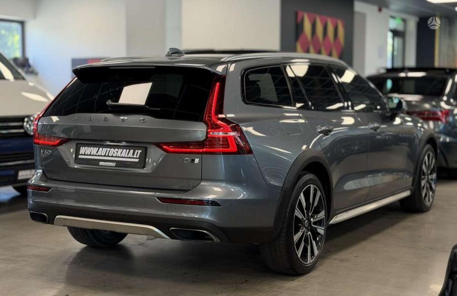 Pelēks Volvo V60 Cross Country 2020 Klaipėda, ar dzinēja tilpumu 1.97 L un nobraukumu 104 tūkst. km par 27950 €, foto 15 vietnē AUTOMOTO.COM.LV