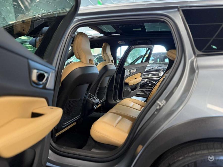 Pelēks Volvo V60 Cross Country 2020 Klaipėda, ar dzinēja tilpumu 1.97 L un nobraukumu 104 tūkst. km par 27950 €, foto 21 vietnē AUTOMOTO.COM.LV