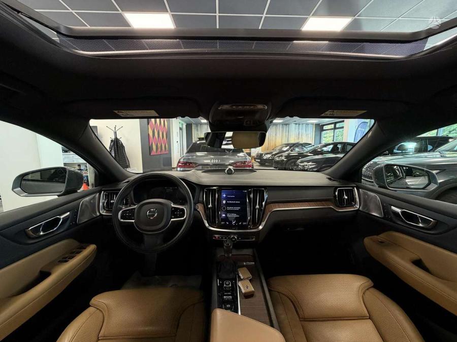Pelēks Volvo V60 Cross Country 2020 Klaipėda, ar dzinēja tilpumu 1.97 L un nobraukumu 104 tūkst. km par 27950 €, foto 26 vietnē AUTOMOTO.COM.LV