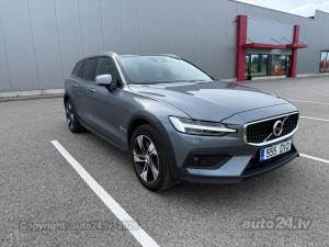 Серый Вольво V60 Cross Country 2020 в Таллин, объемом двигателя 2.00 л и пробегом 142 тыс. км за 26900 €, фото  на AUTOMOTO.COM.LV