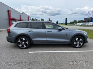 Серый Вольво V60 Cross Country 2020 в Таллин, объемом двигателя 2.00 л и пробегом 142 тыс. км за 26900 €, фото 3 на AUTOMOTO.COM.LV