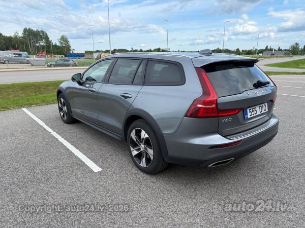 Серый Вольво V60 Cross Country 2020 в Таллин, объемом двигателя 2.00 л и пробегом 142 тыс. км за 26900 €, фото 4 на AUTOMOTO.COM.LV