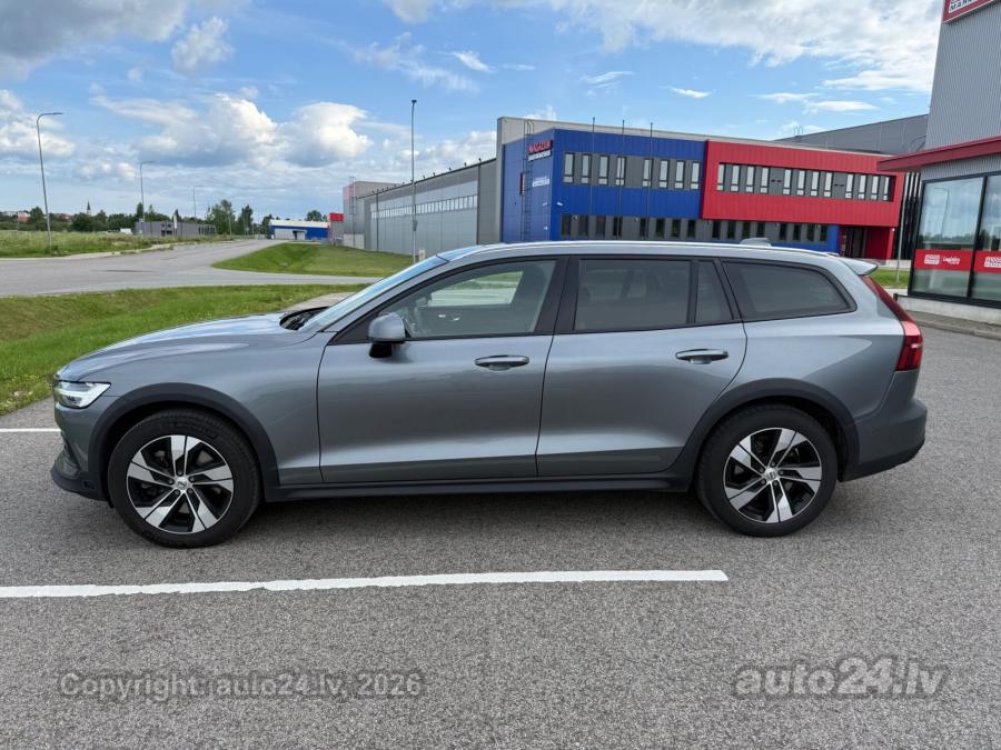Серый Вольво V60 Cross Country 2020 в Таллин, объемом двигателя 2.00 л и пробегом 142 тыс. км за 26900 €, фото 6 на AUTOMOTO.COM.LV