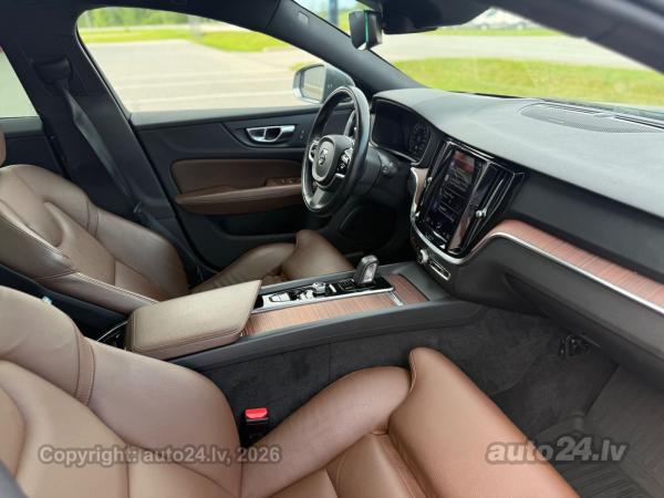 Серый Вольво V60 Cross Country 2020 в Таллин, объемом двигателя 2.00 л и пробегом 142 тыс. км за 26900 €, фото 8 на AUTOMOTO.COM.LV