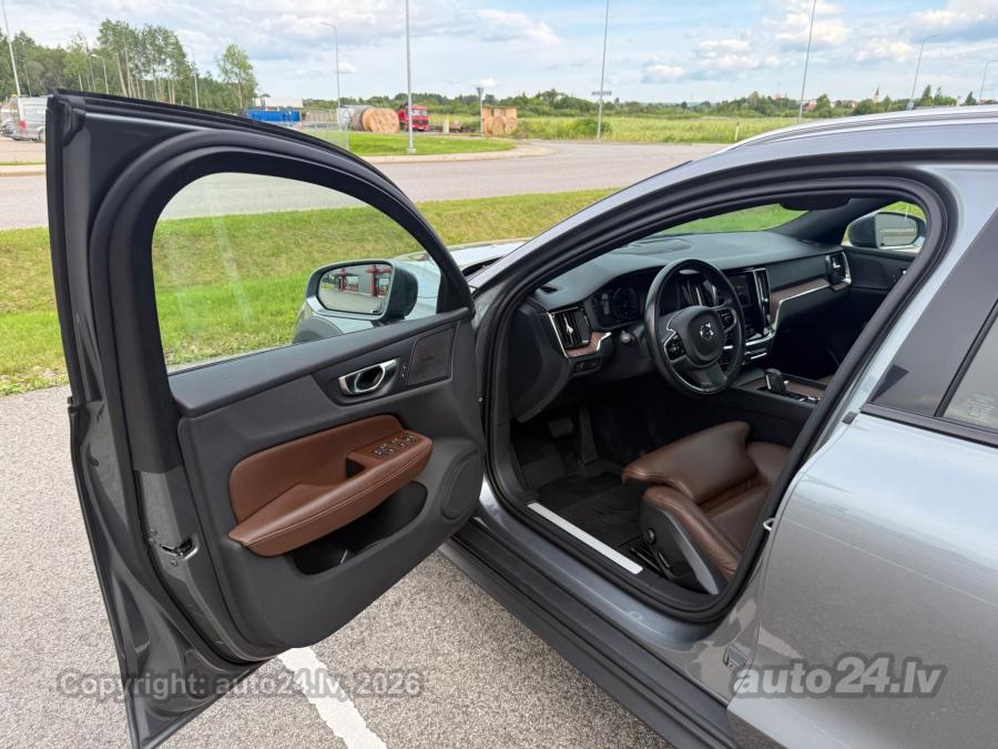 Серый Вольво V60 Cross Country 2020 в Таллин, объемом двигателя 2.00 л и пробегом 142 тыс. км за 26900 €, фото 10 на AUTOMOTO.COM.LV