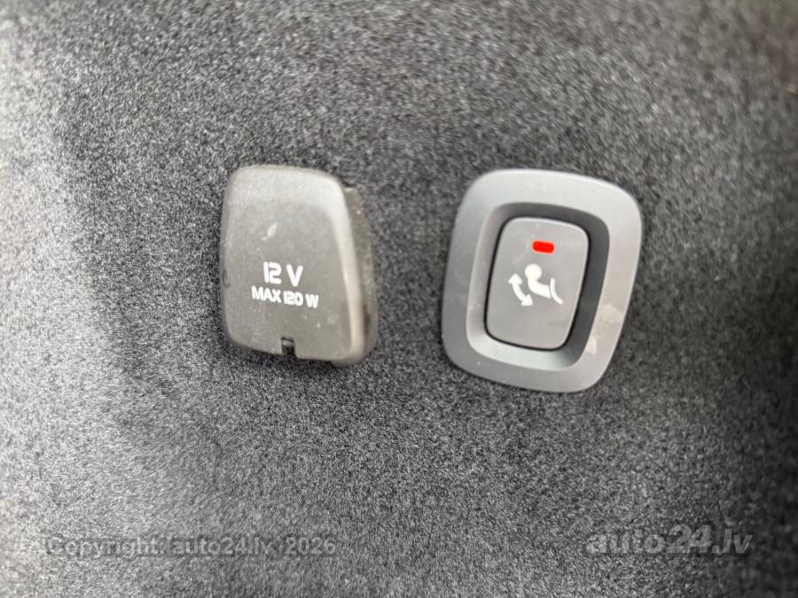 Серый Вольво V60 Cross Country 2020 в Таллин, объемом двигателя 2.00 л и пробегом 142 тыс. км за 26900 €, фото 20 на AUTOMOTO.COM.LV