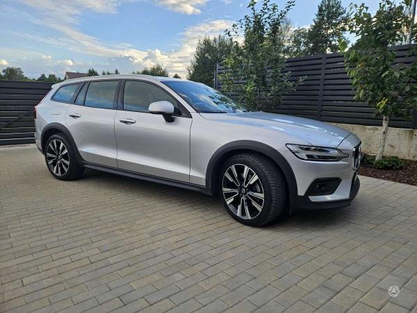 Серый Вольво V60 Cross Country 2020 в Вильнюс, объемом двигателя 1.97 л и пробегом 185 тыс. км за 17900 €, фото 3 на AUTOMOTO.COM.LV