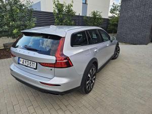Pelēks Volvo V60 Cross Country 2020 Viļņa, ar dzinēja tilpumu 1.97 L un nobraukumu 185 tūkst. km par 17900 €, foto 4 vietnē AUTOMOTO.COM.LV