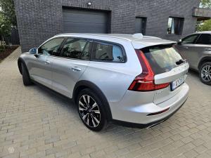 Pelēks Volvo V60 Cross Country 2020 Viļņa, ar dzinēja tilpumu 1.97 L un nobraukumu 185 tūkst. km par 17900 €, foto 5 vietnē AUTOMOTO.COM.LV