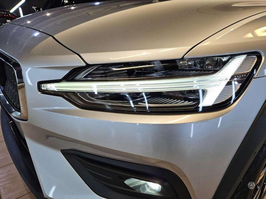 Pelēks Volvo V60 Cross Country 2020 Viļņa, ar dzinēja tilpumu 1.97 L un nobraukumu 185 tūkst. km par 17900 €, foto 21 vietnē AUTOMOTO.COM.LV