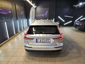 Pelēks Volvo V60 Cross Country 2020 Viļņa, ar dzinēja tilpumu 1.97 L un nobraukumu 185 tūkst. km par 17900 €, foto 24 vietnē AUTOMOTO.COM.LV