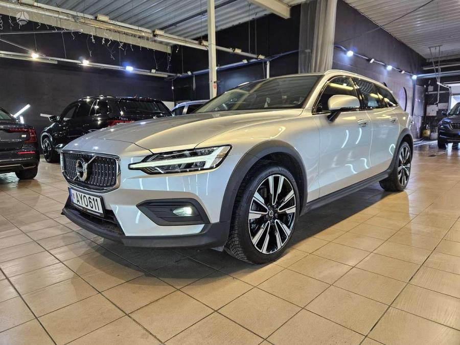 Pelēks Volvo V60 Cross Country 2020 Viļņa, ar dzinēja tilpumu 1.97 L un nobraukumu 185 tūkst. km par 17900 €, foto 29 vietnē AUTOMOTO.COM.LV