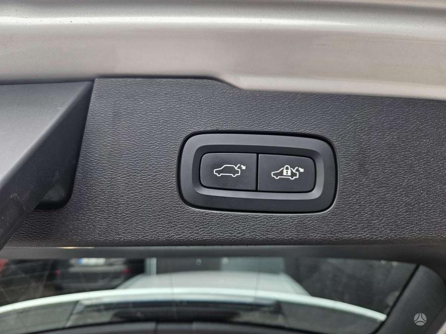 Pelēks Volvo V60 Cross Country 2020 Viļņa, ar dzinēja tilpumu 1.97 L un nobraukumu 185 tūkst. km par 17900 €, foto 33 vietnē AUTOMOTO.COM.LV