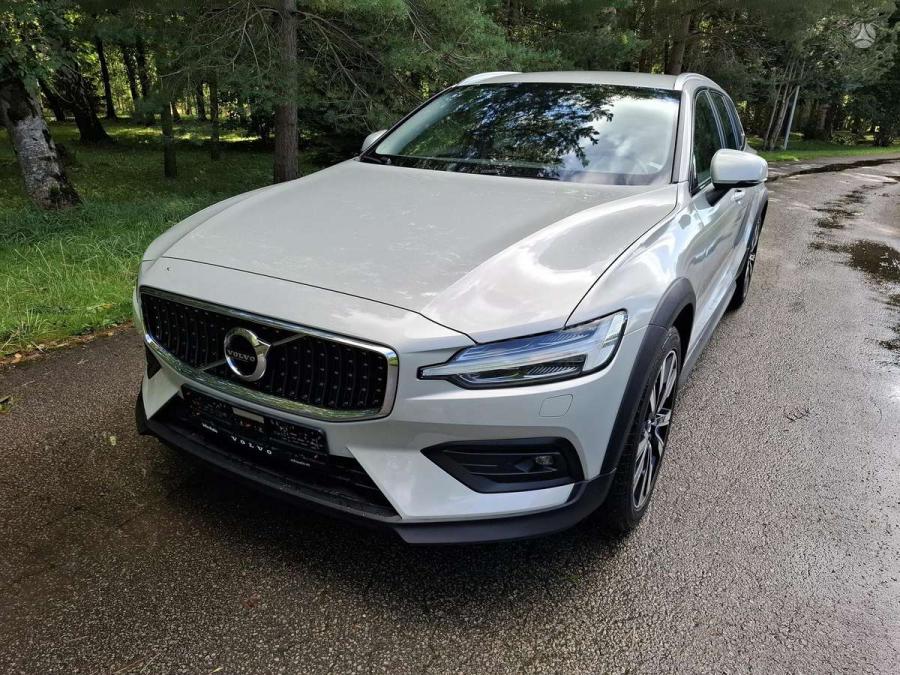 Pelēks Volvo V60 Cross Country 2020 Šauļi, ar dzinēja tilpumu 2.00 L un nobraukumu 73 tūkst. km par 25400 €, foto 3 vietnē AUTOMOTO.COM.LV