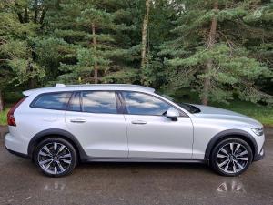 Pelēks Volvo V60 Cross Country 2020 Šauļi, ar dzinēja tilpumu 2.00 L un nobraukumu 73 tūkst. km par 25400 €, foto 7 vietnē AUTOMOTO.COM.LV