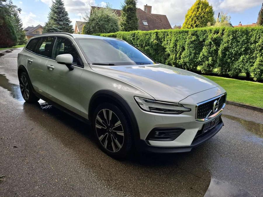 Pelēks Volvo V60 Cross Country 2020 Šauļi, ar dzinēja tilpumu 2.00 L un nobraukumu 73 tūkst. km par 25400 €, foto 9 vietnē AUTOMOTO.COM.LV