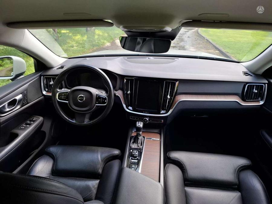 Pelēks Volvo V60 Cross Country 2020 Šauļi, ar dzinēja tilpumu 2.00 L un nobraukumu 73 tūkst. km par 25400 €, foto 13 vietnē AUTOMOTO.COM.LV