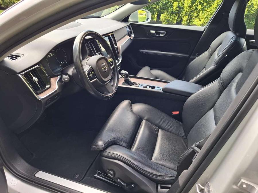 Pelēks Volvo V60 Cross Country 2020 Šauļi, ar dzinēja tilpumu 2.00 L un nobraukumu 73 tūkst. km par 25400 €, foto 14 vietnē AUTOMOTO.COM.LV