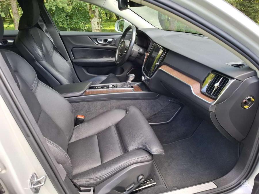 Pelēks Volvo V60 Cross Country 2020 Šauļi, ar dzinēja tilpumu 2.00 L un nobraukumu 73 tūkst. km par 25400 €, foto 15 vietnē AUTOMOTO.COM.LV