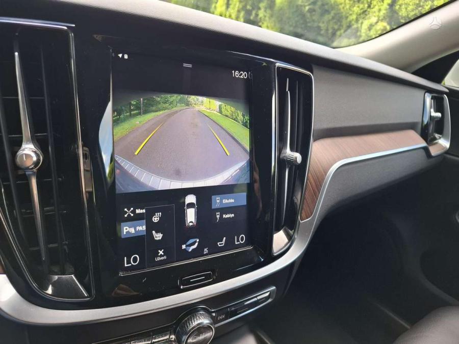 Pelēks Volvo V60 Cross Country 2020 Šauļi, ar dzinēja tilpumu 2.00 L un nobraukumu 73 tūkst. km par 25400 €, foto 19 vietnē AUTOMOTO.COM.LV