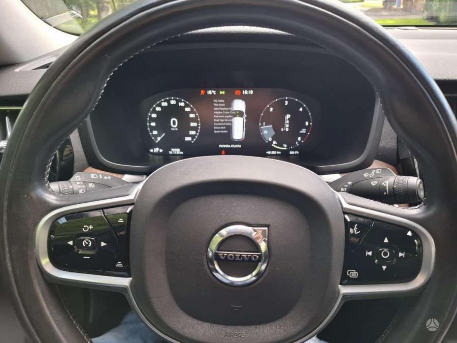 Pelēks Volvo V60 Cross Country 2020 Šauļi, ar dzinēja tilpumu 2.00 L un nobraukumu 73 tūkst. km par 25400 €, foto 21 vietnē AUTOMOTO.COM.LV