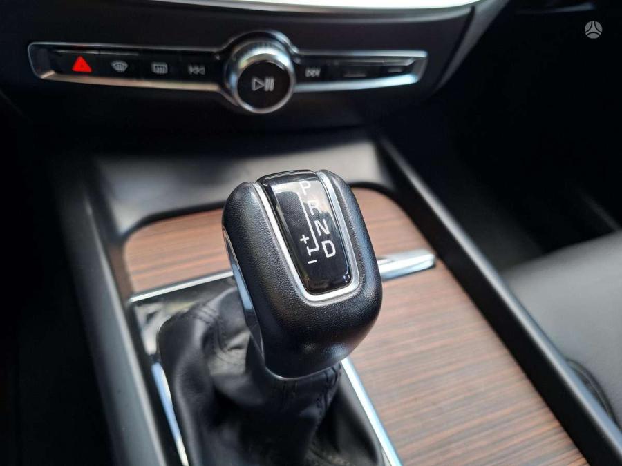 Pelēks Volvo V60 Cross Country 2020 Šauļi, ar dzinēja tilpumu 2.00 L un nobraukumu 73 tūkst. km par 25400 €, foto 22 vietnē AUTOMOTO.COM.LV