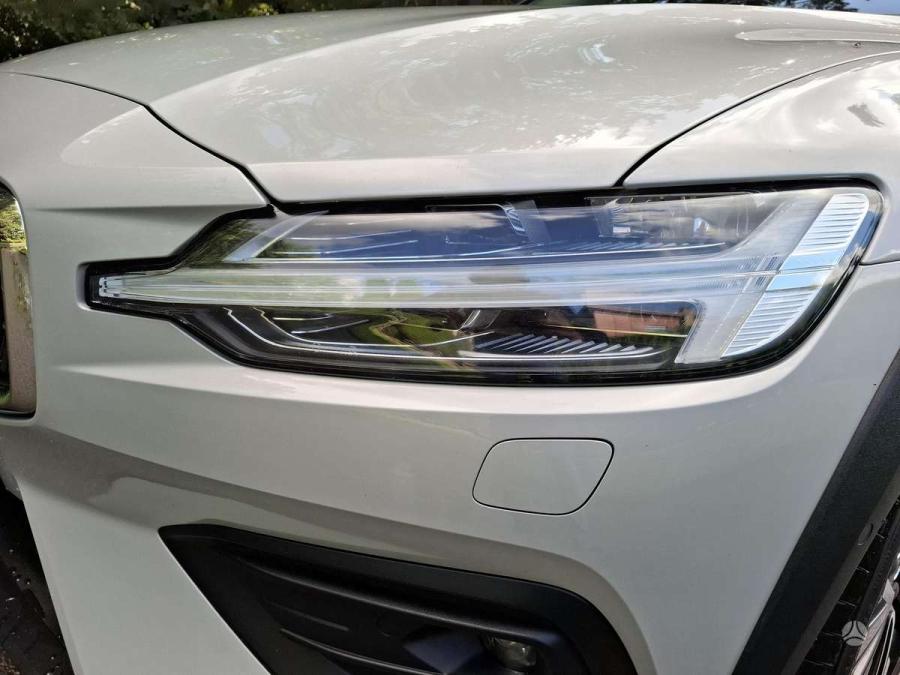 Pelēks Volvo V60 Cross Country 2020 Šauļi, ar dzinēja tilpumu 2.00 L un nobraukumu 73 tūkst. km par 25400 €, foto 27 vietnē AUTOMOTO.COM.LV