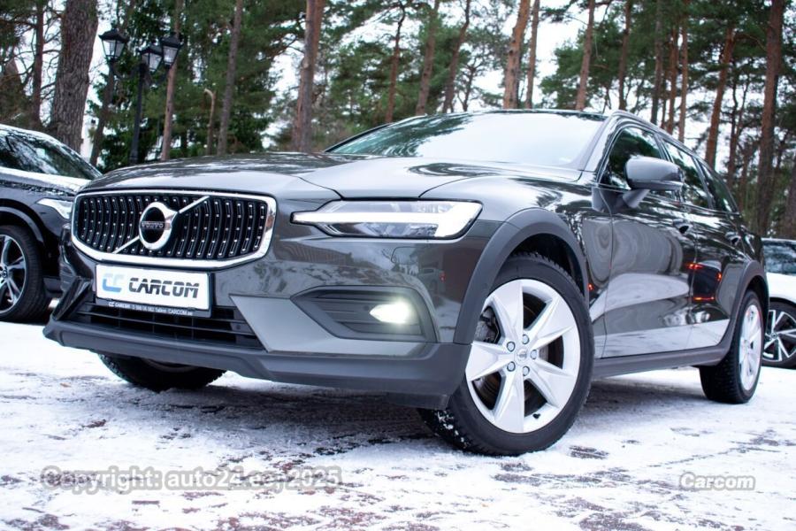 Pelēks Volvo V60 Cross Country 2021 Tallina, ar dzinēja tilpumu 2.00 L un nobraukumu 69 tūkst. km par 32990 €, foto 1 vietnē AUTOMOTO.COM.LV