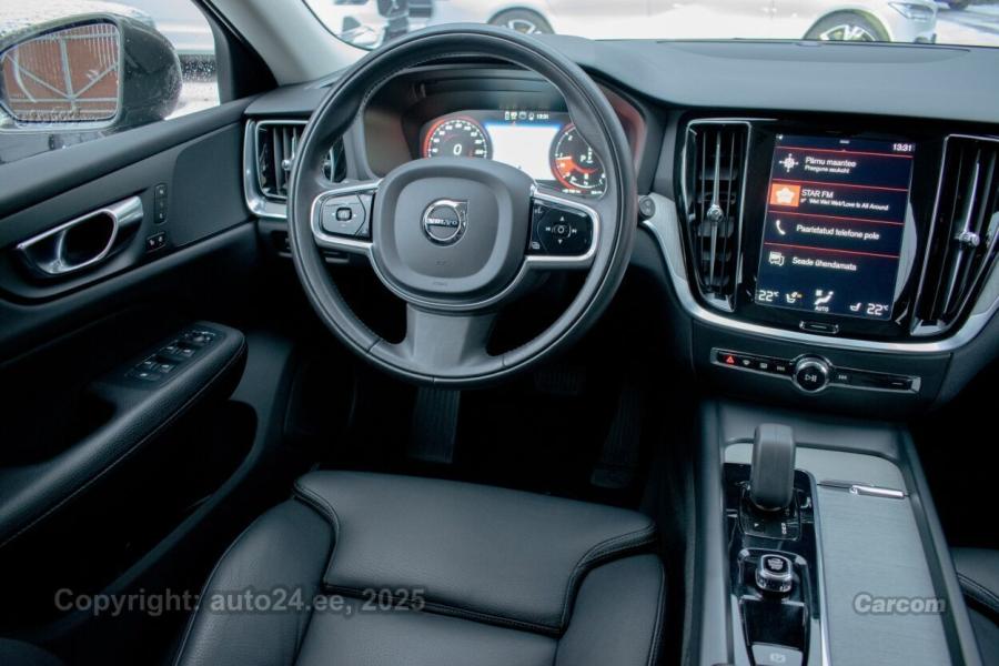 Pelēks Volvo V60 Cross Country 2021 Tallina, ar dzinēja tilpumu 2.00 L un nobraukumu 69 tūkst. km par 32990 €, foto 3 vietnē AUTOMOTO.COM.LV