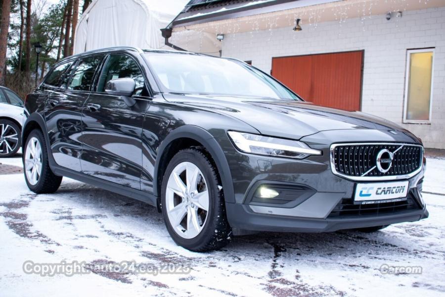 Pelēks Volvo V60 Cross Country 2021 Tallina, ar dzinēja tilpumu 2.00 L un nobraukumu 69 tūkst. km par 32990 €, foto 8 vietnē AUTOMOTO.COM.LV