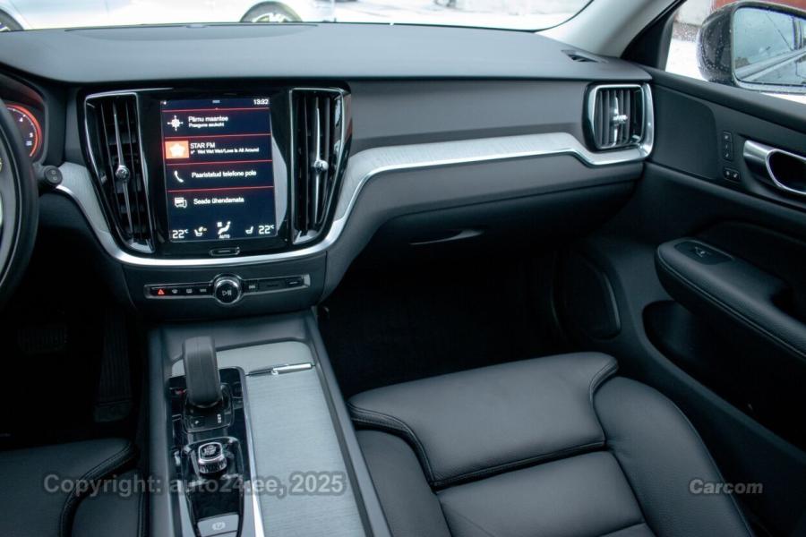 Pelēks Volvo V60 Cross Country 2021 Tallina, ar dzinēja tilpumu 2.00 L un nobraukumu 69 tūkst. km par 32990 €, foto 13 vietnē AUTOMOTO.COM.LV